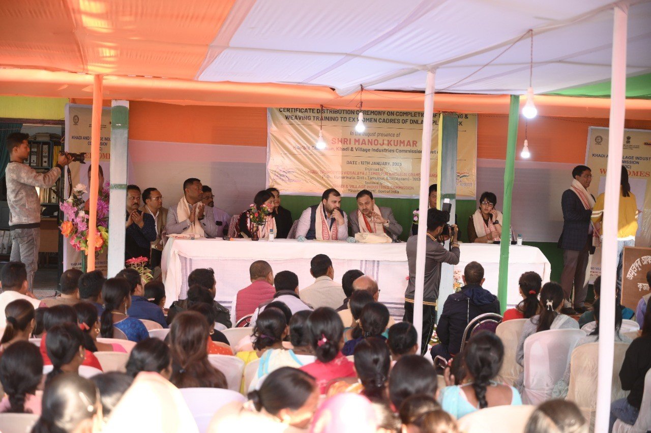 KVIC Chairman interacts with people undergoing training in spinning and ...